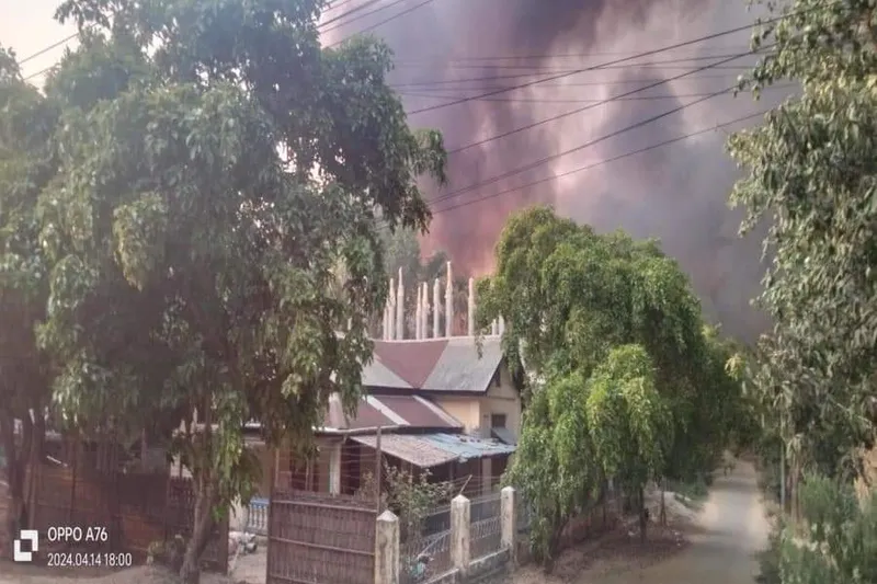 Abandoned Rakhine homes in Buthidaung torched during war